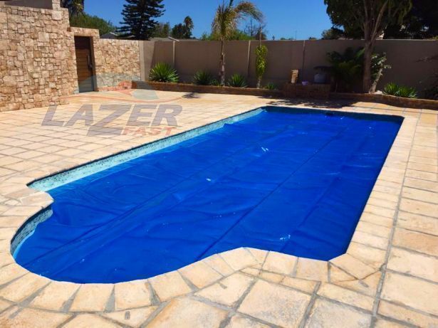 Capa Térmica Bolha para Piscina - 500 Micras/M² na Lazer Fast Capa Térmica Bolha para Piscina - 500 Micras/M² na Lazer Fast